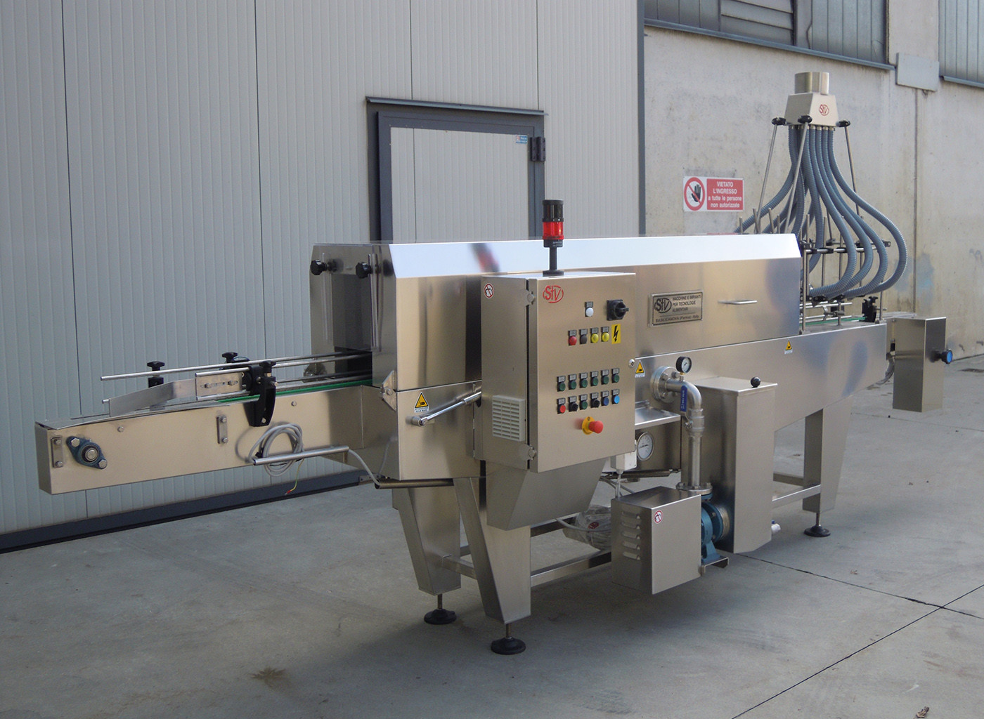 Masina automata de spalat liniar, pana la 8.000 recipiente / ora